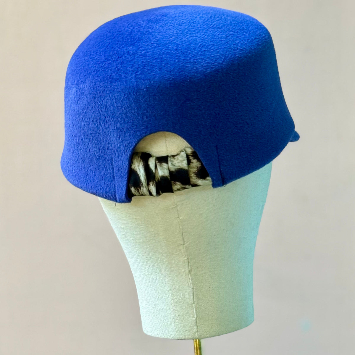 The Baxter Cap in Cobalt Velour Felt – The House of MacGregor